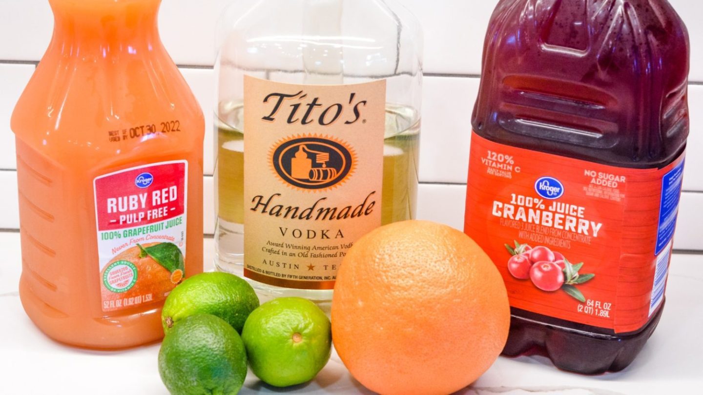 Sea Breeze Cocktail - Vodka Cranberry Grapefruit Drink