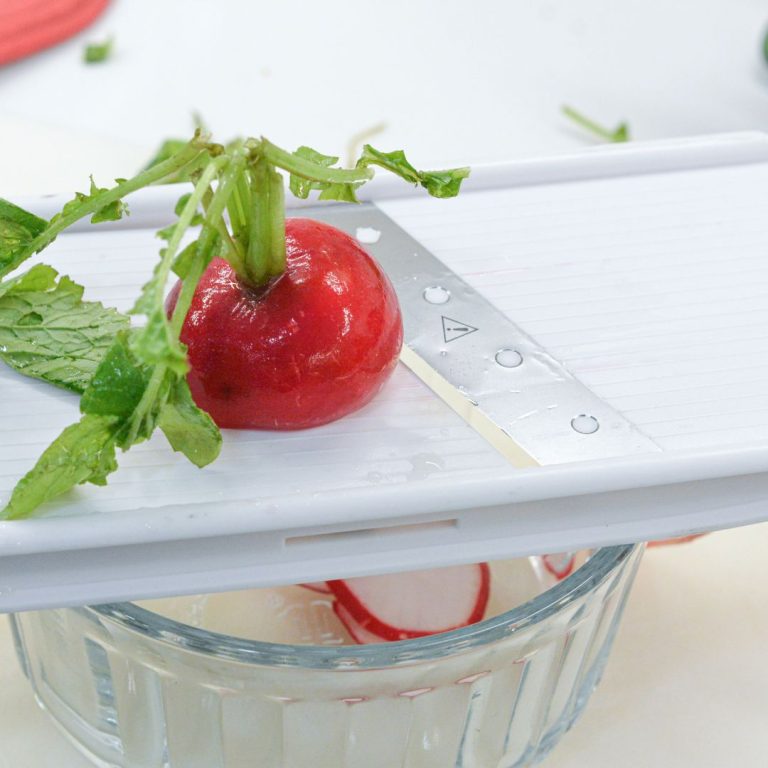 Quick Spicy Pickled Radishes in the Refrigerator - Beyer Eats and Drinks